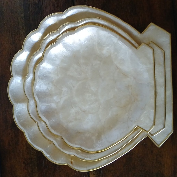 Other | Vintage Capiz Shell Gold Tone Trim Scallop Clam Trays Seashell ...